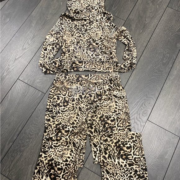 Juicy Couture | Pants & Jumpsuits | Juicy Couture Leopard Print ...